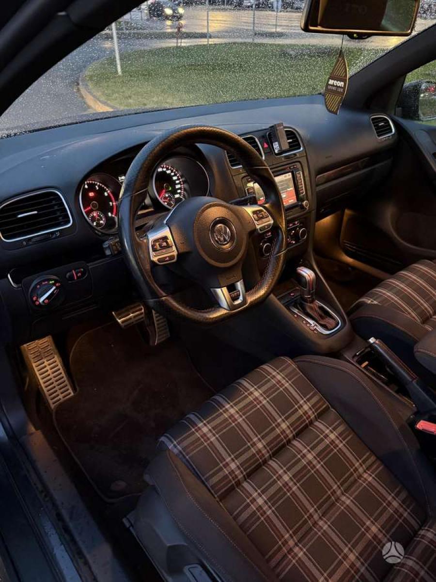 Black Volkswagen Golf 2013 in Siauliai, with an engine capacity of 1.98 L and mileage of 274 thousand km for 7500 €, photo 7 on AUTOMOTO.COM.LV