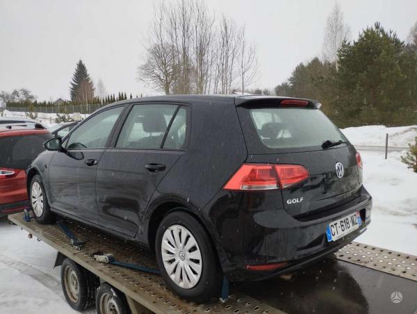 Melns Volkswagen Golf 2013 Viļņa, ar dzinēja tilpumu 1.60 L un nobraukumu 215 tūkst. km par 5200 €, foto 3 vietnē AUTOMOTO.COM.LV