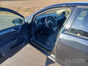 Black Volkswagen Golf 2013 in Gulbene, with an engine capacity of 1.60 L and mileage of 384 thousand km for 3395 €, photo 5 on AUTOMOTO.COM.LV