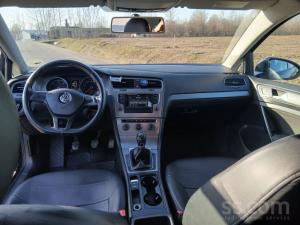 Black Volkswagen Golf 2013 in Gulbene, with an engine capacity of 1.60 L and mileage of 384 thousand km for 3395 €, photo 6 on AUTOMOTO.COM.LV