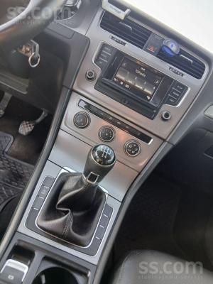 Black Volkswagen Golf 2013 in Gulbene, with an engine capacity of 1.60 L and mileage of 384 thousand km for 3395 €, photo 7 on AUTOMOTO.COM.LV