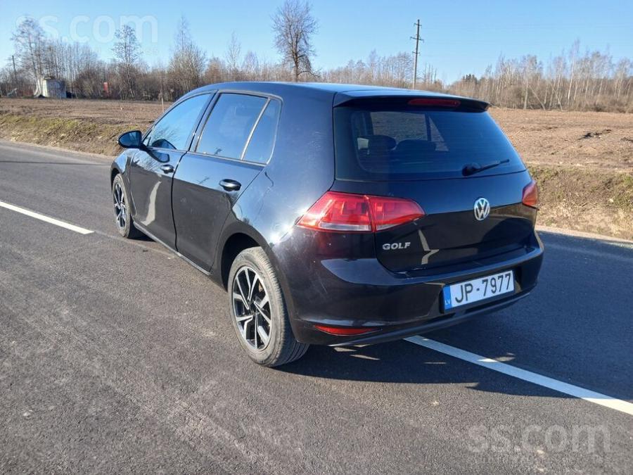Black Volkswagen Golf 2013 in Gulbene, with an engine capacity of 1.60 L and mileage of 384 thousand km for 3395 €, photo 17 on AUTOMOTO.COM.LV
