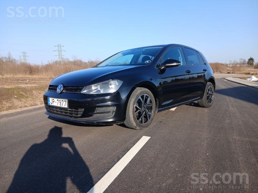 Black Volkswagen Golf 2013 in Gulbene, with an engine capacity of 1.60 L and mileage of 384 thousand km for 3395 €, photo 18 on AUTOMOTO.COM.LV