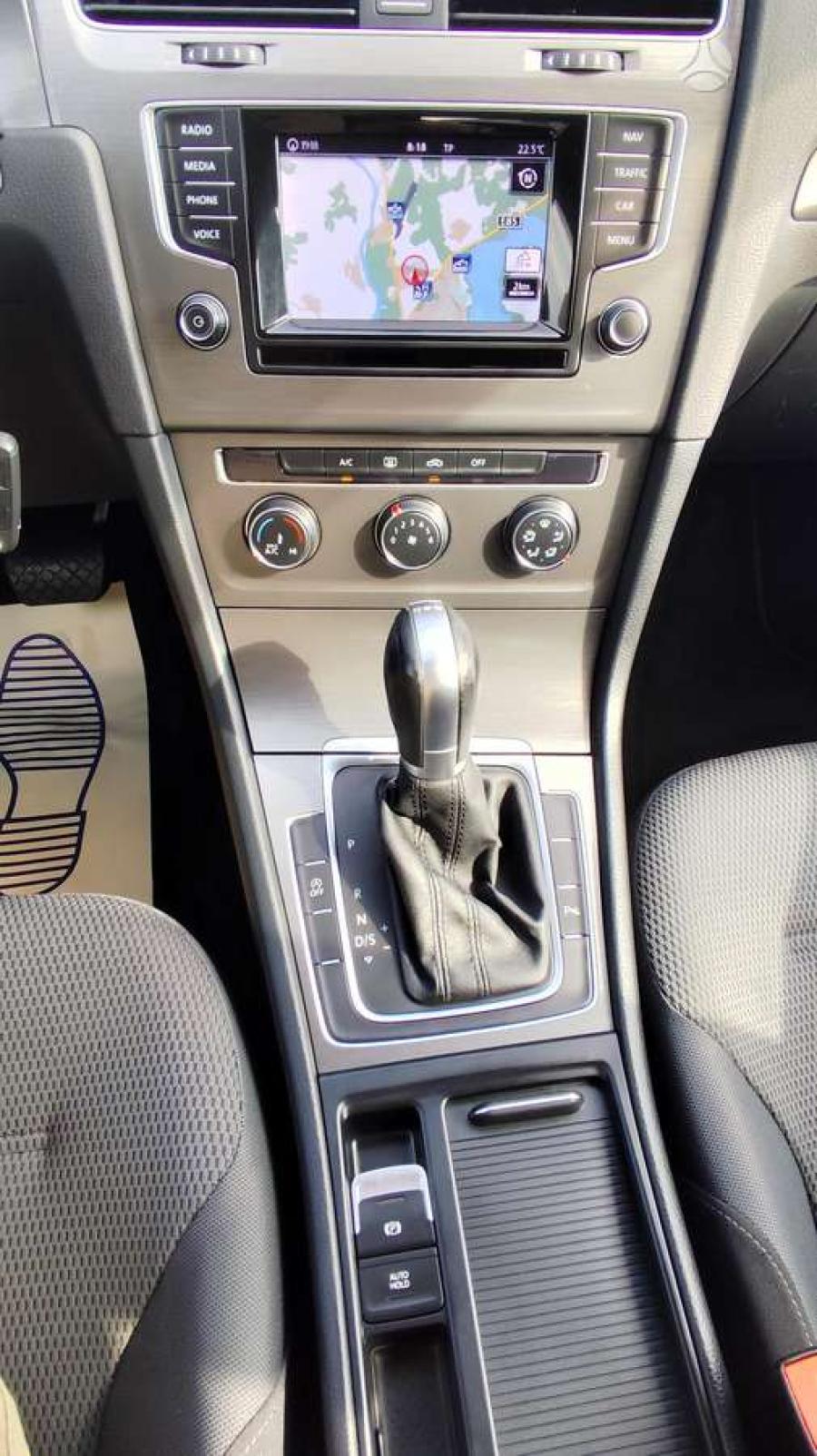 Melns Volkswagen Golf 2013 Kauņa, ar dzinēja tilpumu 1.20 L un nobraukumu 122 tūkst. km par 7450 €, foto 15 vietnē AUTOMOTO.COM.LV