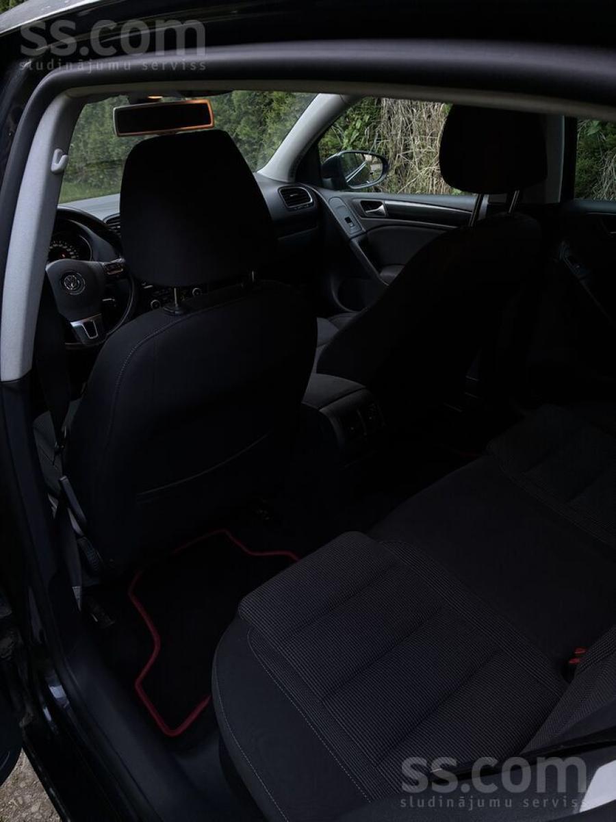 Black Volkswagen Golf 2013 in Riga, with an engine capacity of 1.60 L and mileage of 253 thousand km for 2950 €, photo 8 on AUTOMOTO.COM.LV
