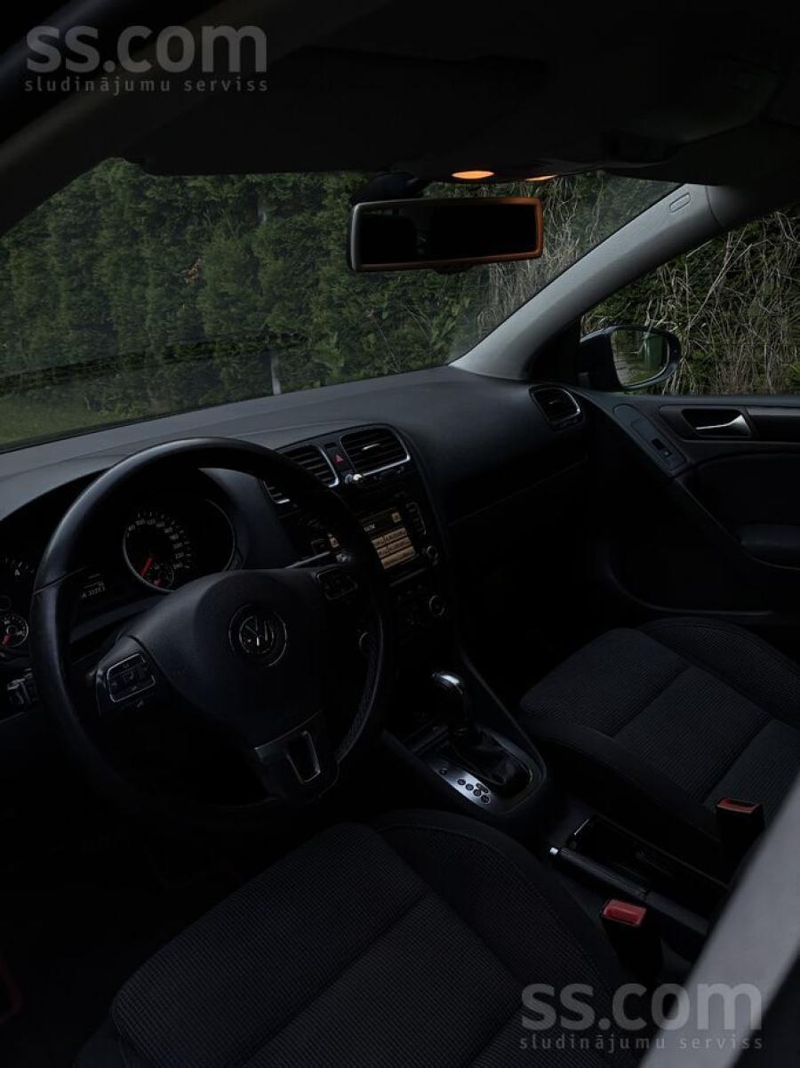 Black Volkswagen Golf 2013 in Riga, with an engine capacity of 1.60 L and mileage of 253 thousand km for 2950 €, photo 9 on AUTOMOTO.COM.LV