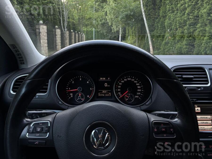 Black Volkswagen Golf 2013 in Riga, with an engine capacity of 1.60 L and mileage of 253 thousand km for 2950 €, photo 12 on AUTOMOTO.COM.LV