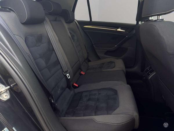 Black Volkswagen Golf 2013 in Kaunas, with an engine capacity of 1.60 L and mileage of 310 thousand km for 3999 €, photo 9 on AUTOMOTO.COM.LV