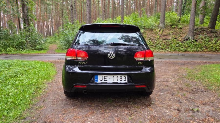 Melns Volkswagen Golf 2013 Jūrmala, ar dzinēja tilpumu 1.60 L un nobraukumu 298 tūkst. km par 4000 €, foto 6 vietnē AUTOMOTO.COM.LV