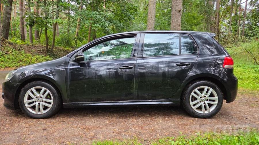 Melns Volkswagen Golf 2013 Jūrmala, ar dzinēja tilpumu 1.60 L un nobraukumu 298 tūkst. km par 4000 €, foto 8 vietnē AUTOMOTO.COM.LV