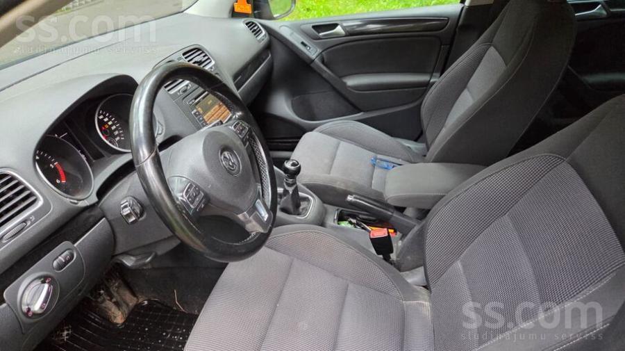 Melns Volkswagen Golf 2013 Jūrmala, ar dzinēja tilpumu 1.60 L un nobraukumu 298 tūkst. km par 4000 €, foto 10 vietnē AUTOMOTO.COM.LV