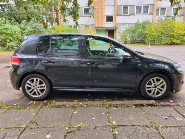Black Volkswagen Golf 2013 in Jurmala, with an engine capacity of 1.60 L and mileage of 298 thousand km for 3500 €, photo 3 on AUTOMOTO.COM.LV