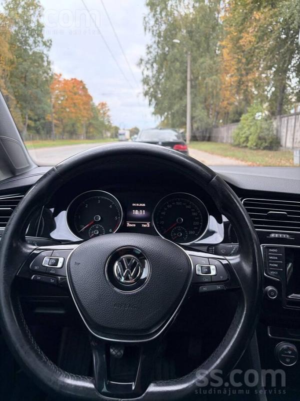 Volkswagen Golf 2013 in Riga on AUTOMOTO.COM.LV Black Volkswagen Golf 2013 in Riga, with an engine capacity of 2.00 L and mileage of 259 thousand km for 8350 €, photo 5 on AUTOMOTO.COM.LV