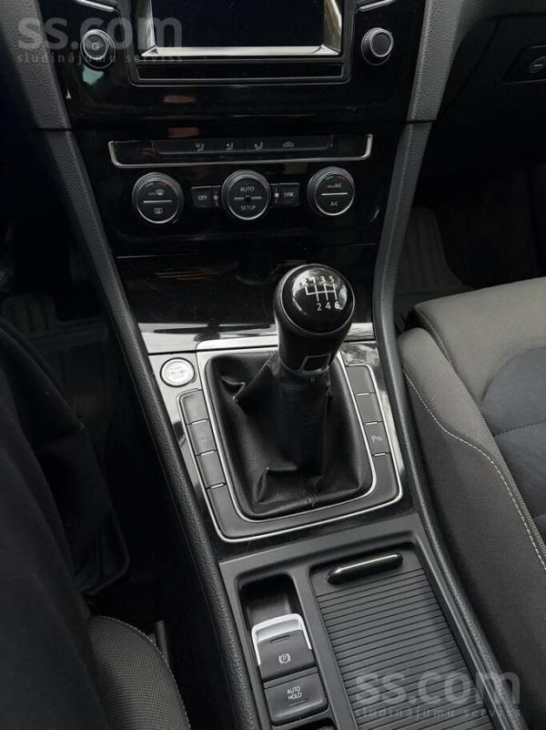 Volkswagen Golf 2013 in Riga on AUTOMOTO.COM.LV Black Volkswagen Golf 2013 in Riga, with an engine capacity of 2.00 L and mileage of 259 thousand km for 8350 €, photo 6 on AUTOMOTO.COM.LV