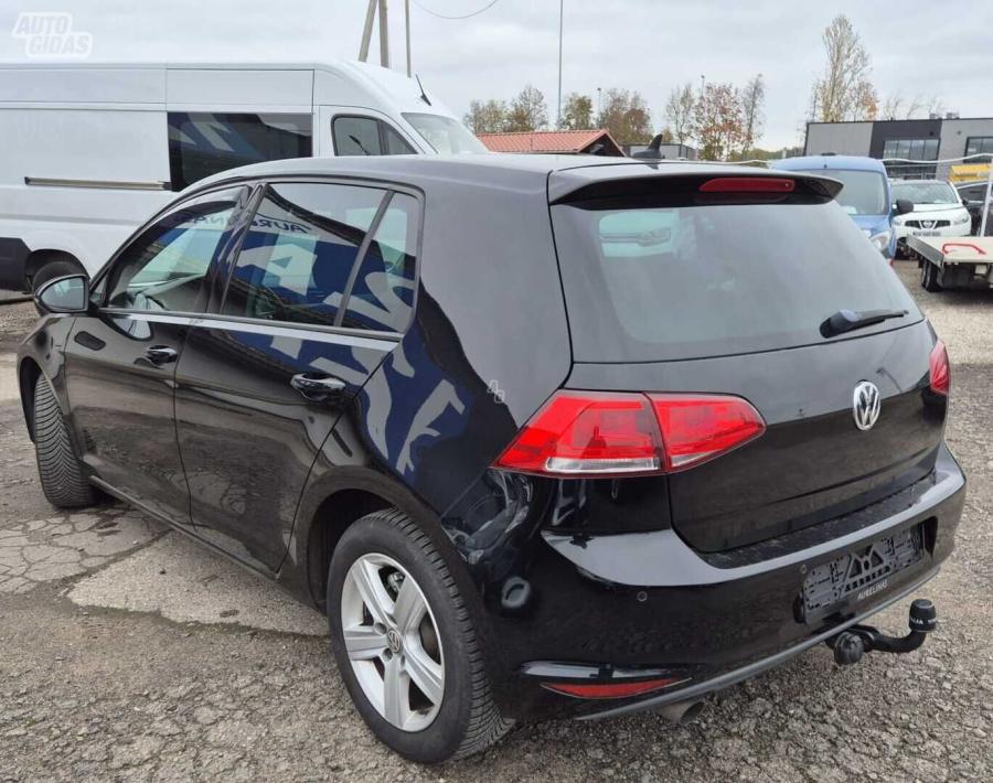 Black Volkswagen Golf 2013 in Kaunas, with an engine capacity of 1.60 L and mileage of 250 thousand km for 5850 €, photo 3 on AUTOMOTO.COM.LV