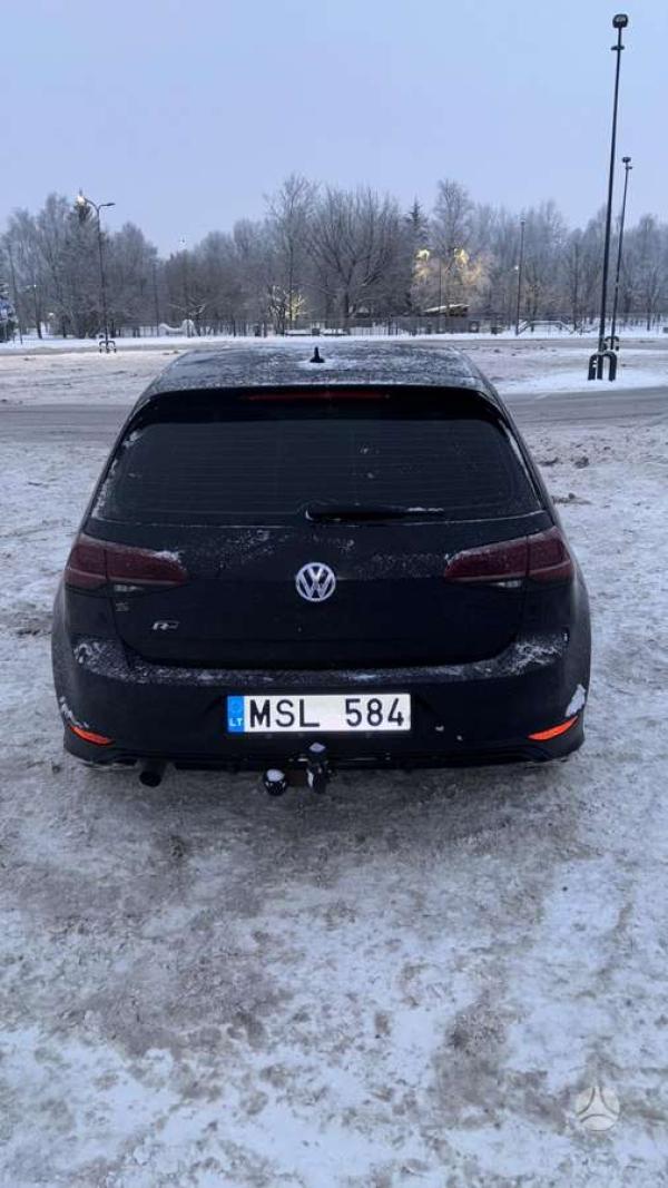 Melns Volkswagen Golf 2014 Panevēža, ar dzinēja tilpumu 1.60 L un nobraukumu 260 tūkst. km par 7000 €, foto 7 vietnē AUTOMOTO.COM.LV