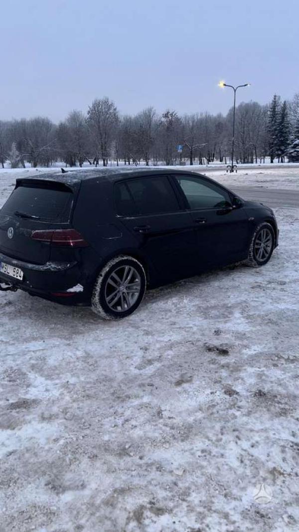 Melns Volkswagen Golf 2014 Panevēža, ar dzinēja tilpumu 1.60 L un nobraukumu 260 tūkst. km par 7000 €, foto 8 vietnē AUTOMOTO.COM.LV
