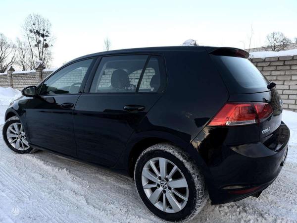 Black Volkswagen Golf 2014 in Kaunas, with an engine capacity of 1.60 L and mileage of 229 thousand km for 5750 €, photo 3 on AUTOMOTO.COM.LV