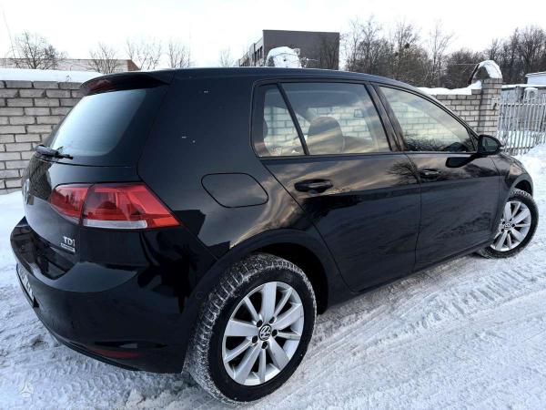 Black Volkswagen Golf 2014 in Kaunas, with an engine capacity of 1.60 L and mileage of 229 thousand km for 5750 €, photo 4 on AUTOMOTO.COM.LV