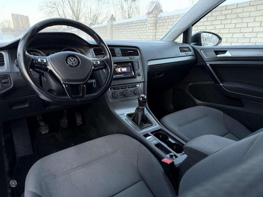 Black Volkswagen Golf 2014 in Kaunas, with an engine capacity of 1.60 L and mileage of 229 thousand km for 5500 €, photo 5 on AUTOMOTO.COM.LV