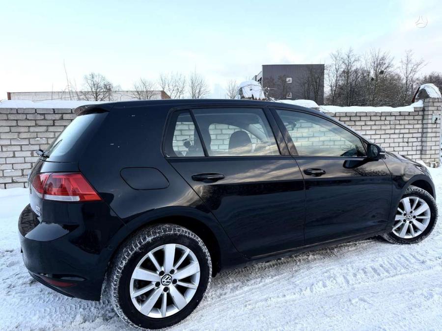 Black Volkswagen Golf 2014 in Kaunas, with an engine capacity of 1.60 L and mileage of 229 thousand km for 5500 €, photo 22 on AUTOMOTO.COM.LV