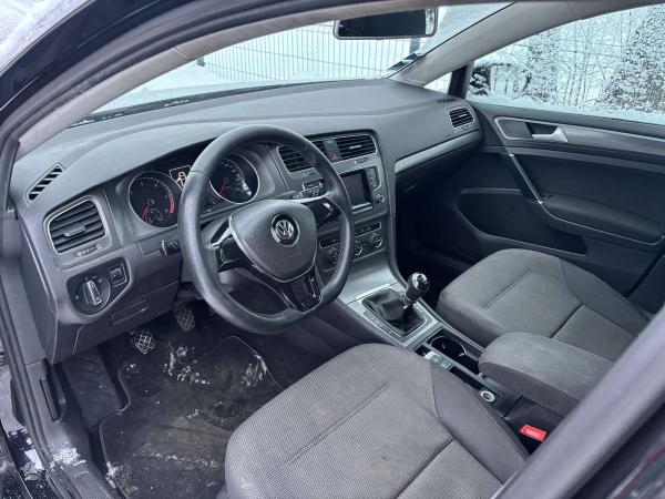 Black Volkswagen Golf 2014 in Kaunas, with an engine capacity of 1.97 L and mileage of 280 thousand km for 5950 €, photo 5 on AUTOMOTO.COM.LV