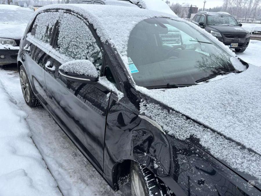 Black Volkswagen Golf 2014 in Kaunas, with an engine capacity of 1.97 L and mileage of 280 thousand km for 5950 €, photo 8 on AUTOMOTO.COM.LV