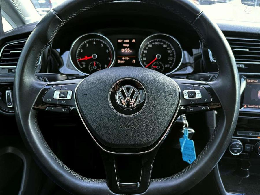 Black Volkswagen Golf 2014 in Kaunas, with an engine capacity of 1.20 L and mileage of 291 thousand km for 5500 €, photo 6 on AUTOMOTO.COM.LV