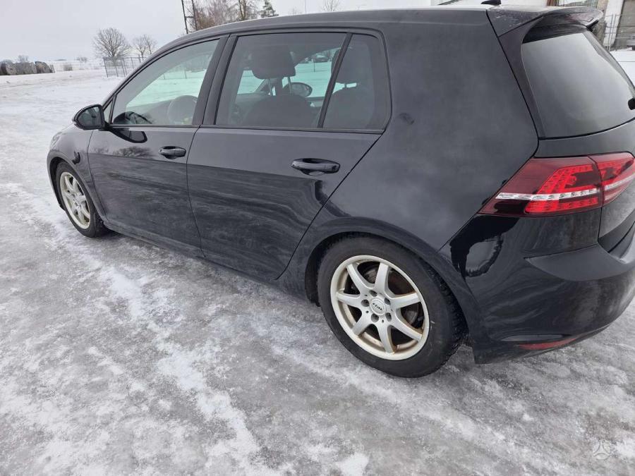 Black Volkswagen Golf 2014 in Marijampole, with an engine capacity of 0.00 L and mileage of 127 thousand km for 3999 €, photo 4 on AUTOMOTO.COM.LV