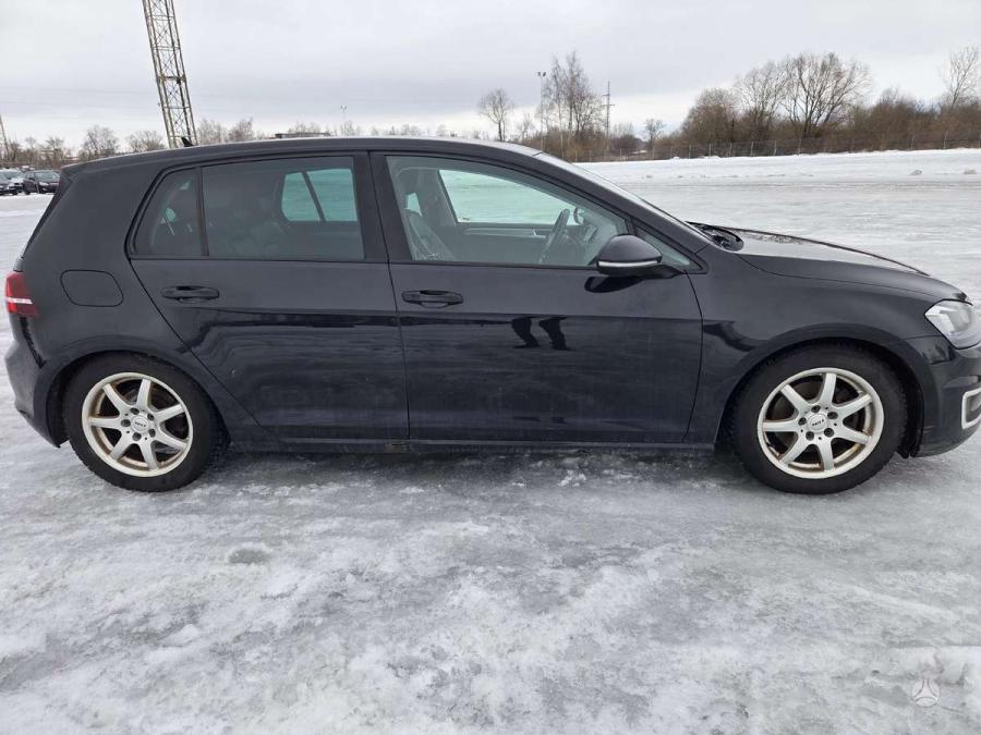 Black Volkswagen Golf 2014 in Marijampole, with an engine capacity of 0.00 L and mileage of 127 thousand km for 3999 €, photo 5 on AUTOMOTO.COM.LV
