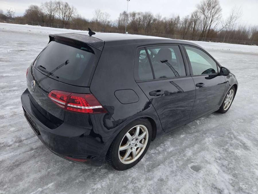 Black Volkswagen Golf 2014 in Marijampole, with an engine capacity of 0.00 L and mileage of 127 thousand km for 3999 €, photo 6 on AUTOMOTO.COM.LV