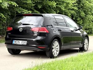 Black Volkswagen Golf 2014 in Kaunas, with an engine capacity of 1.60 L and mileage of 320 thousand km for 4650 €, photo 6 on AUTOMOTO.COM.LV