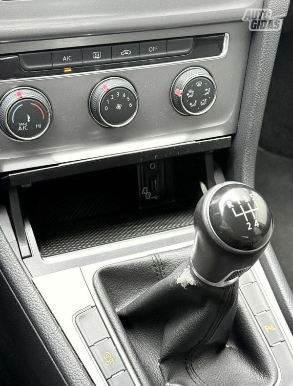 Black Volkswagen Golf 2014 in Kaunas, with an engine capacity of 1.60 L and mileage of 320 thousand km for 4650 €, photo 7 on AUTOMOTO.COM.LV