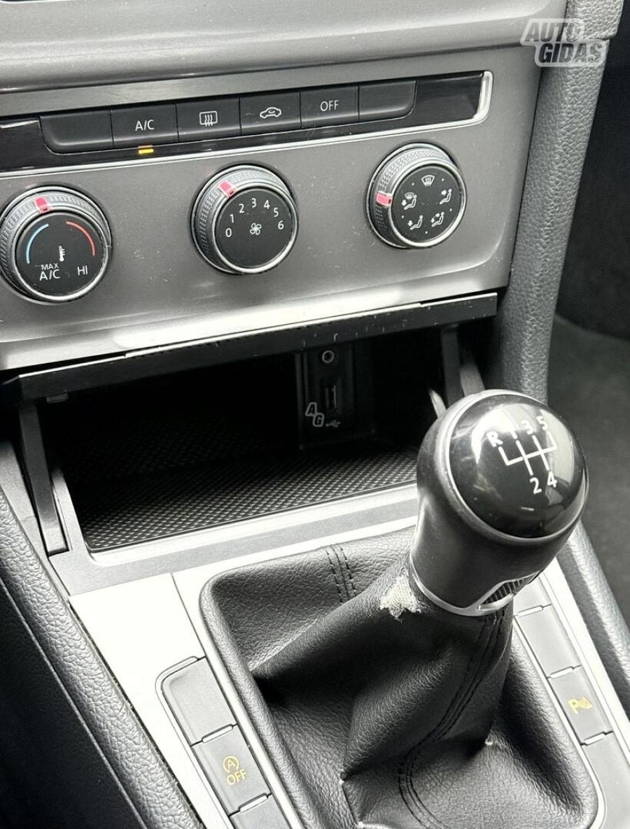 Black Volkswagen Golf 2014 in Kaunas, with an engine capacity of 1.60 L and mileage of 320 thousand km for 4650 €, photo 8 on AUTOMOTO.COM.LV