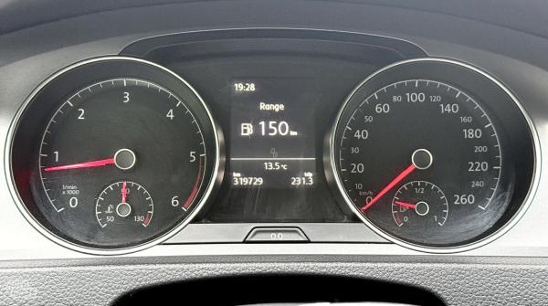 Black Volkswagen Golf 2014 in Kaunas, with an engine capacity of 1.60 L and mileage of 320 thousand km for 4650 €, photo 8 on AUTOMOTO.COM.LV