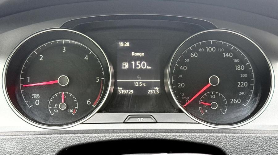 Black Volkswagen Golf 2014 in Kaunas, with an engine capacity of 1.60 L and mileage of 320 thousand km for 4650 €, photo 9 on AUTOMOTO.COM.LV
