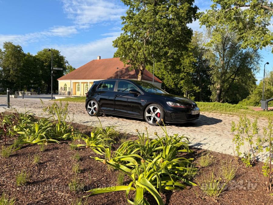 Melns Volkswagen Golf 2014 Pērnava, ar dzinēja tilpumu 2.00 L un nobraukumu 168 tūkst. km par 12900 €, foto 3 vietnē AUTOMOTO.COM.LV