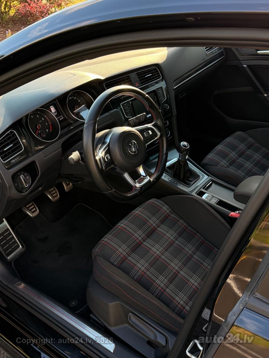 Melns Volkswagen Golf 2014 Pērnava, ar dzinēja tilpumu 2.00 L un nobraukumu 168 tūkst. km par 12900 €, foto 11 vietnē AUTOMOTO.COM.LV