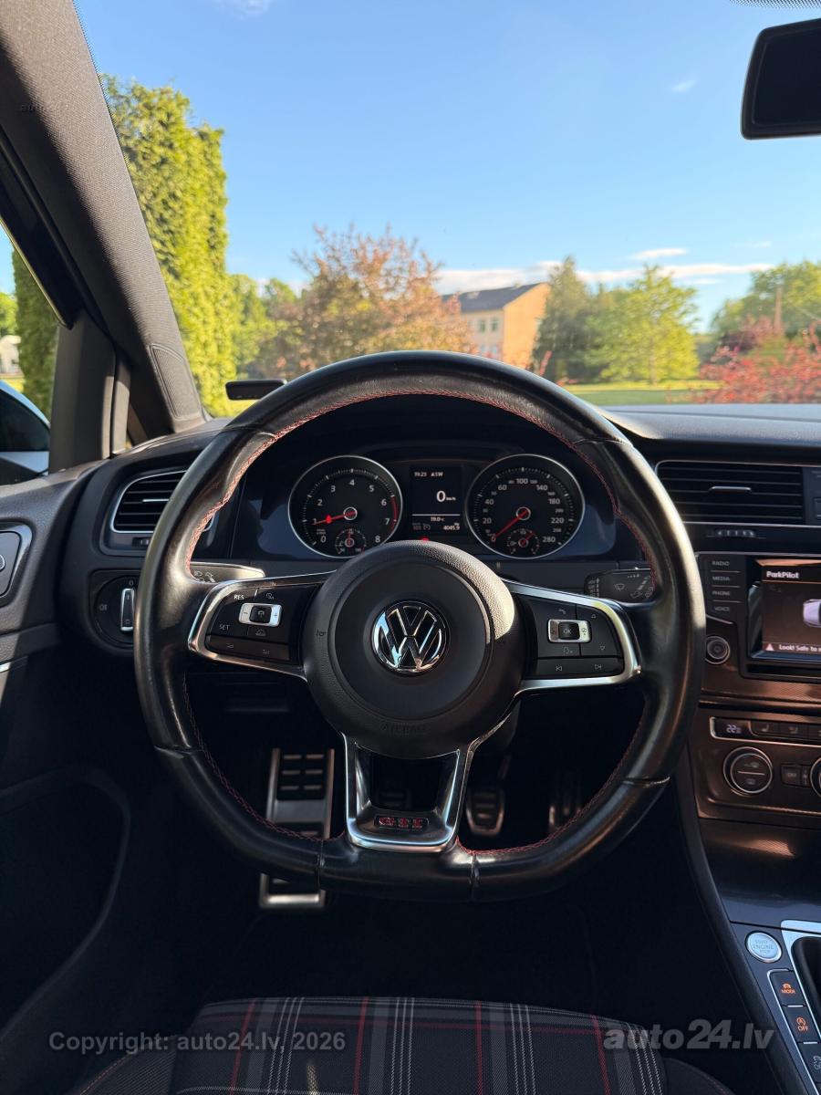 Melns Volkswagen Golf 2014 Pērnava, ar dzinēja tilpumu 2.00 L un nobraukumu 168 tūkst. km par 12900 €, foto 12 vietnē AUTOMOTO.COM.LV