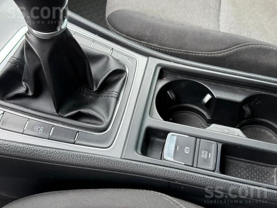 Melns Volkswagen Golf 2014 Rīga, ar dzinēja tilpumu 1.60 L un nobraukumu 333 tūkst. km par 4700 €, foto 12 vietnē AUTOMOTO.COM.LV