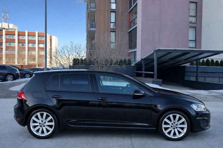 Melns Volkswagen Golf 2014 Rīga, ar dzinēja tilpumu 1.60 L un nobraukumu 217 tūkst. km par 4990 €, foto 3 vietnē AUTOMOTO.COM.LV