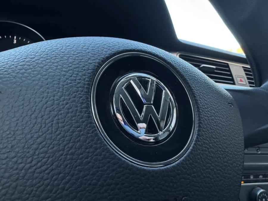 Melns Volkswagen Golf 2014 Rīga, ar dzinēja tilpumu 1.60 L un nobraukumu 217 tūkst. km par 4990 €, foto 20 vietnē AUTOMOTO.COM.LV