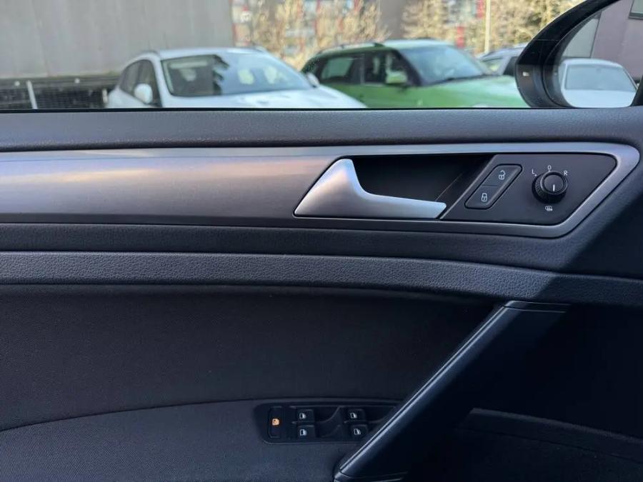 Melns Volkswagen Golf 2014 Rīga, ar dzinēja tilpumu 1.60 L un nobraukumu 217 tūkst. km par 4990 €, foto 22 vietnē AUTOMOTO.COM.LV