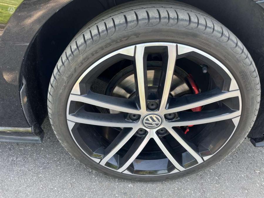 Melns Volkswagen Golf 2014 Kauņa, ar dzinēja tilpumu 1.60 L un nobraukumu 304 tūkst. km par 6500 €, foto 19 vietnē AUTOMOTO.COM.LV