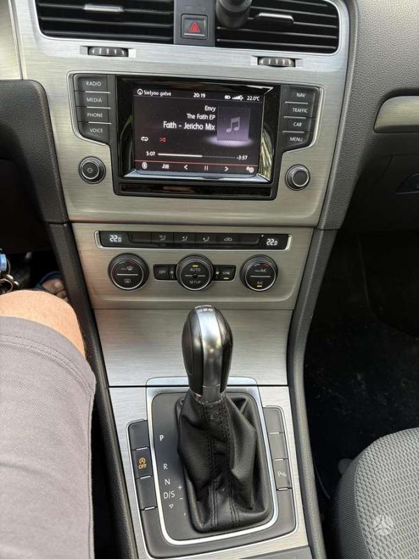 Melns Volkswagen Golf 2014 Viļņa, ar dzinēja tilpumu 1.20 L un nobraukumu 150 tūkst. km par 6450 €, foto 10 vietnē AUTOMOTO.COM.LV