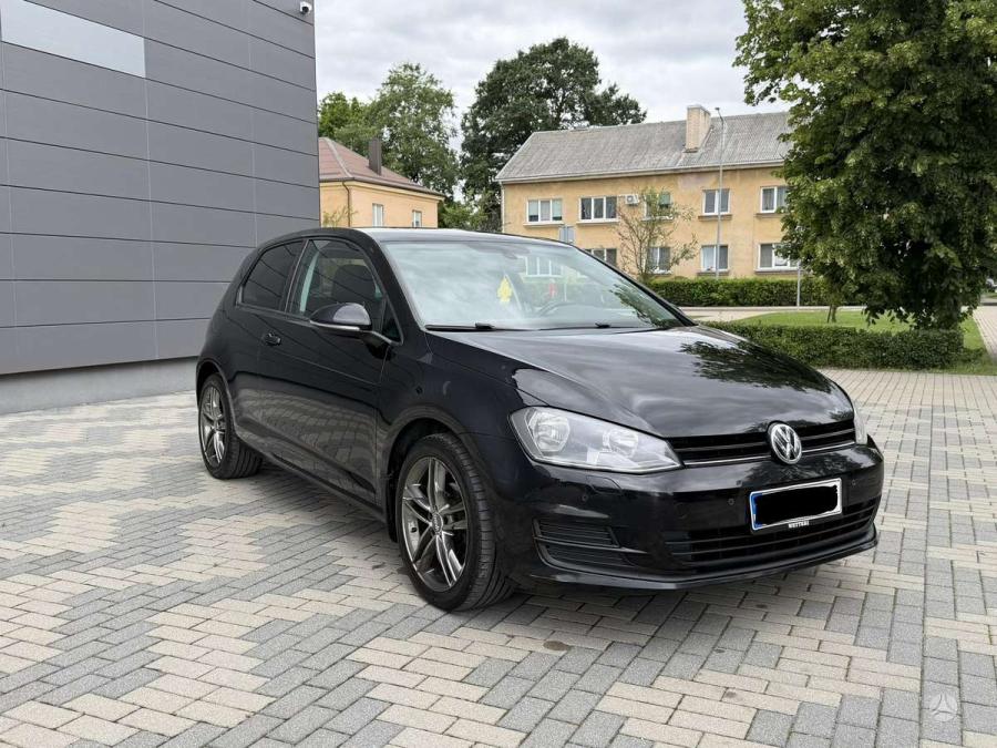 Black Volkswagen Golf 2014 in Siauliai, with an engine capacity of 1.60 L and mileage of 227 thousand km for 5800 €, photo 4 on AUTOMOTO.COM.LV