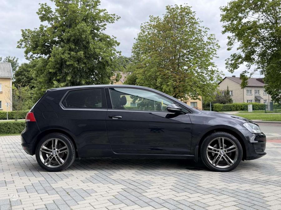 Black Volkswagen Golf 2014 in Siauliai, with an engine capacity of 1.60 L and mileage of 227 thousand km for 5800 €, photo 5 on AUTOMOTO.COM.LV