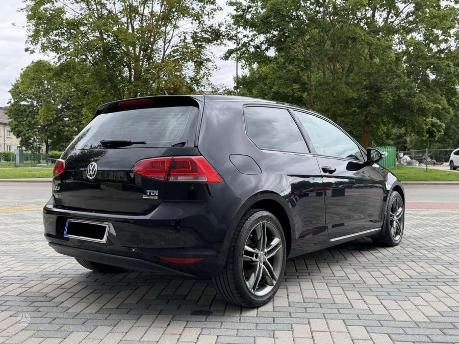 Black Volkswagen Golf 2014 in Siauliai, with an engine capacity of 1.60 L and mileage of 227 thousand km for 5800 €, photo 6 on AUTOMOTO.COM.LV