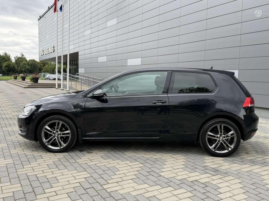 Black Volkswagen Golf 2014 in Siauliai, with an engine capacity of 1.60 L and mileage of 227 thousand km for 5800 €, photo 7 on AUTOMOTO.COM.LV