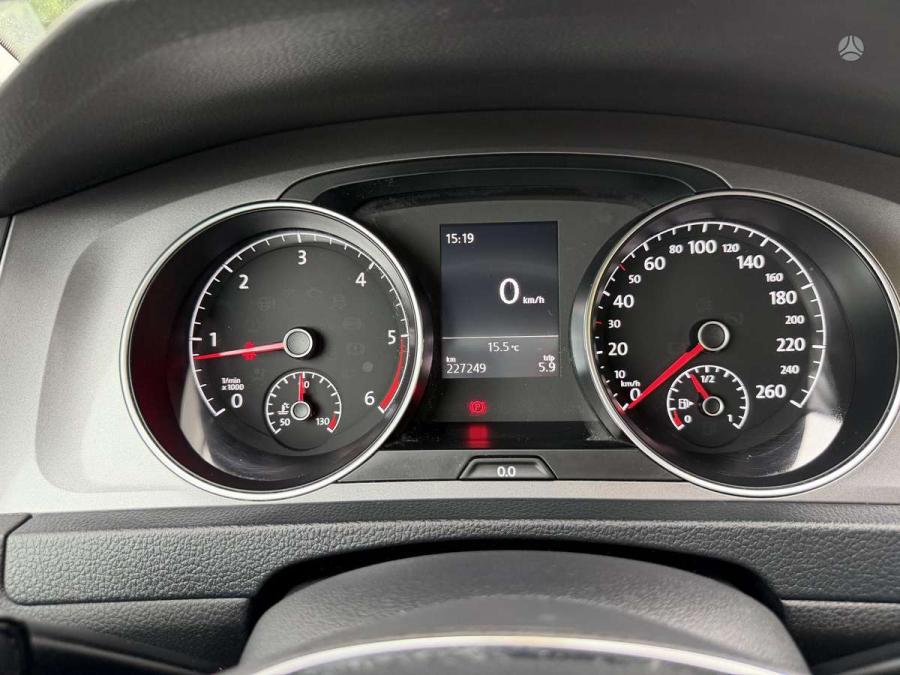 Black Volkswagen Golf 2014 in Siauliai, with an engine capacity of 1.60 L and mileage of 227 thousand km for 5800 €, photo 10 on AUTOMOTO.COM.LV